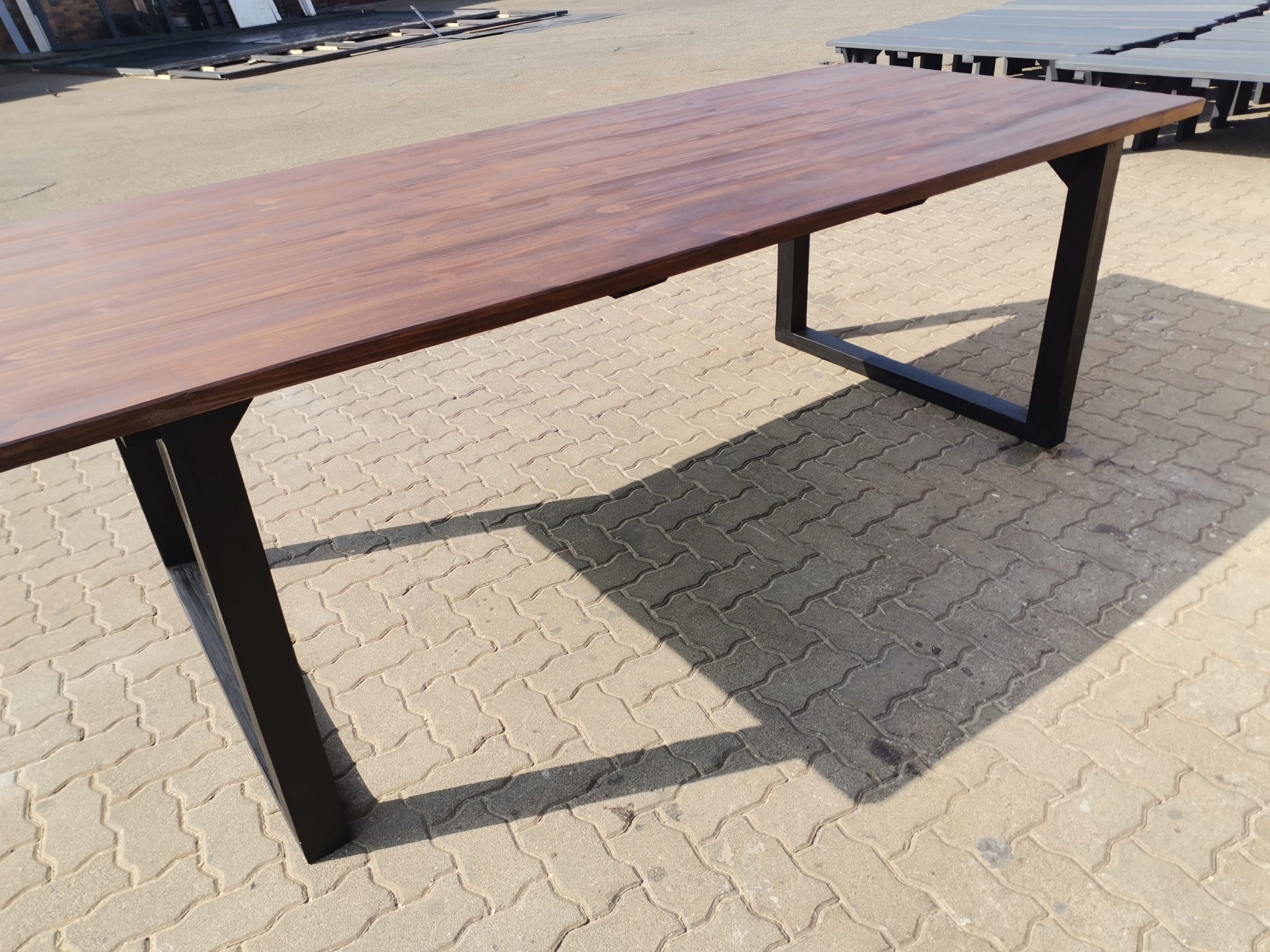2,5mx1m Table – Modern Benches